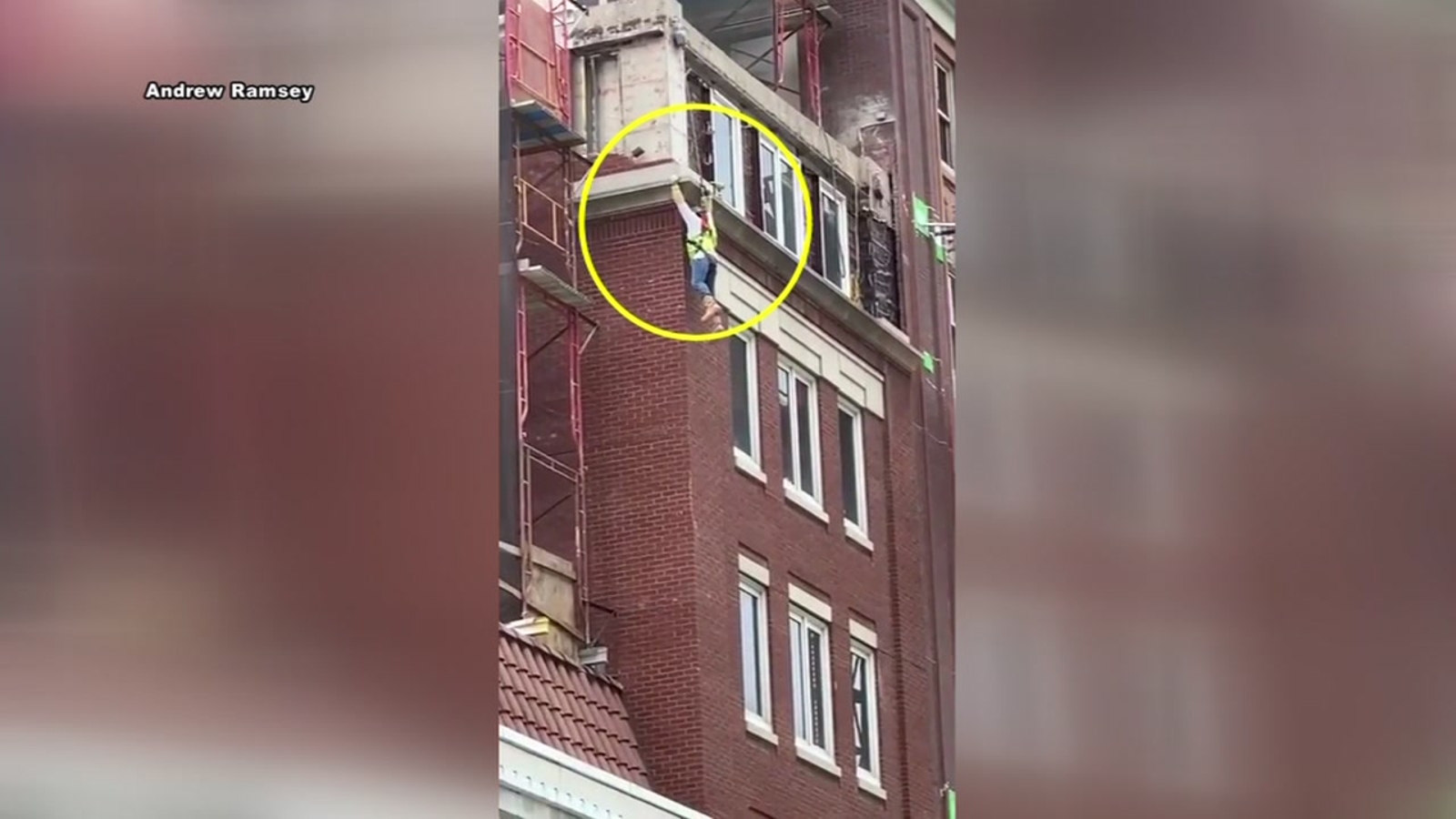 Scaffolding collapse injures 3 in downtown Fort Worth - ABC13 Houston
