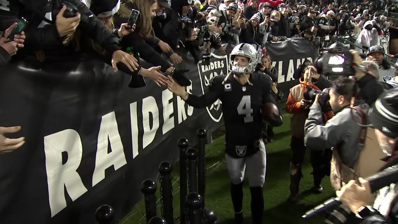 Source says Raiders in negotiation with Coliseum officials to play next ...