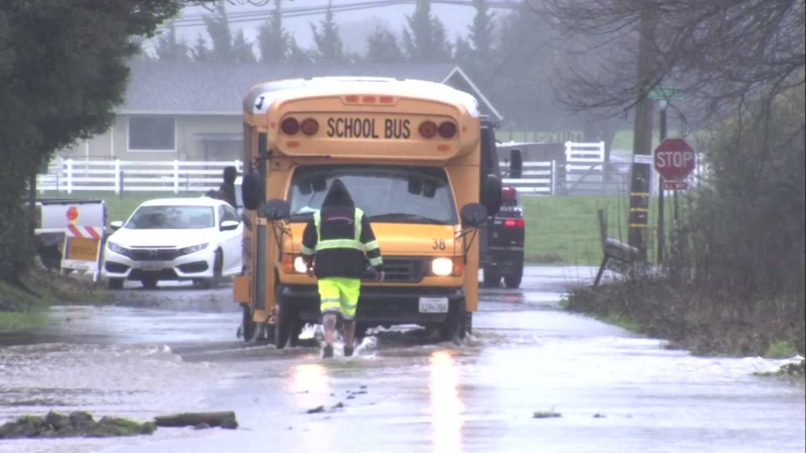Good Samaritans help stranded school bus in Petaluma floodwaters - ABC7 ...