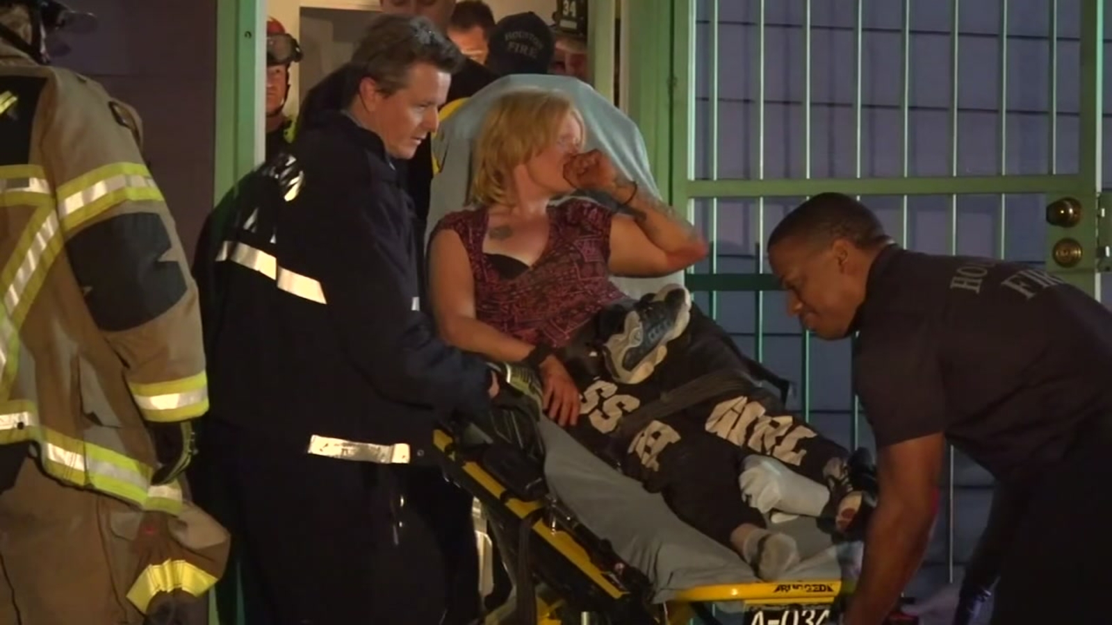 Firefighters rescue woman stuck in air vent in northeast Houston ...