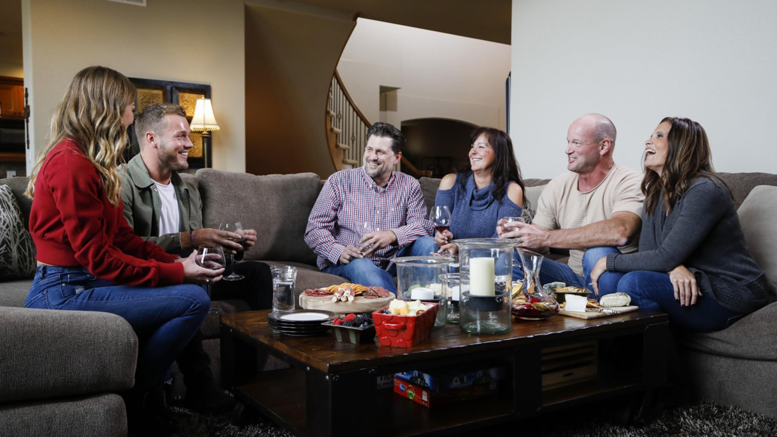 'The Bachelor' Colton brings the final 7 women to his hometown - ABC7 ...