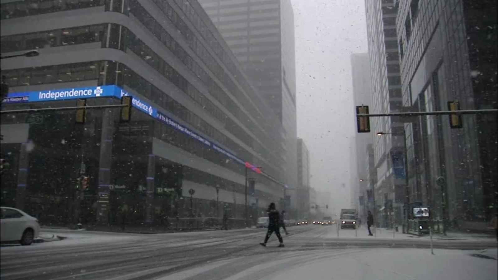 Snow blankets Center City as kids enjoy day off from school - 6abc ...