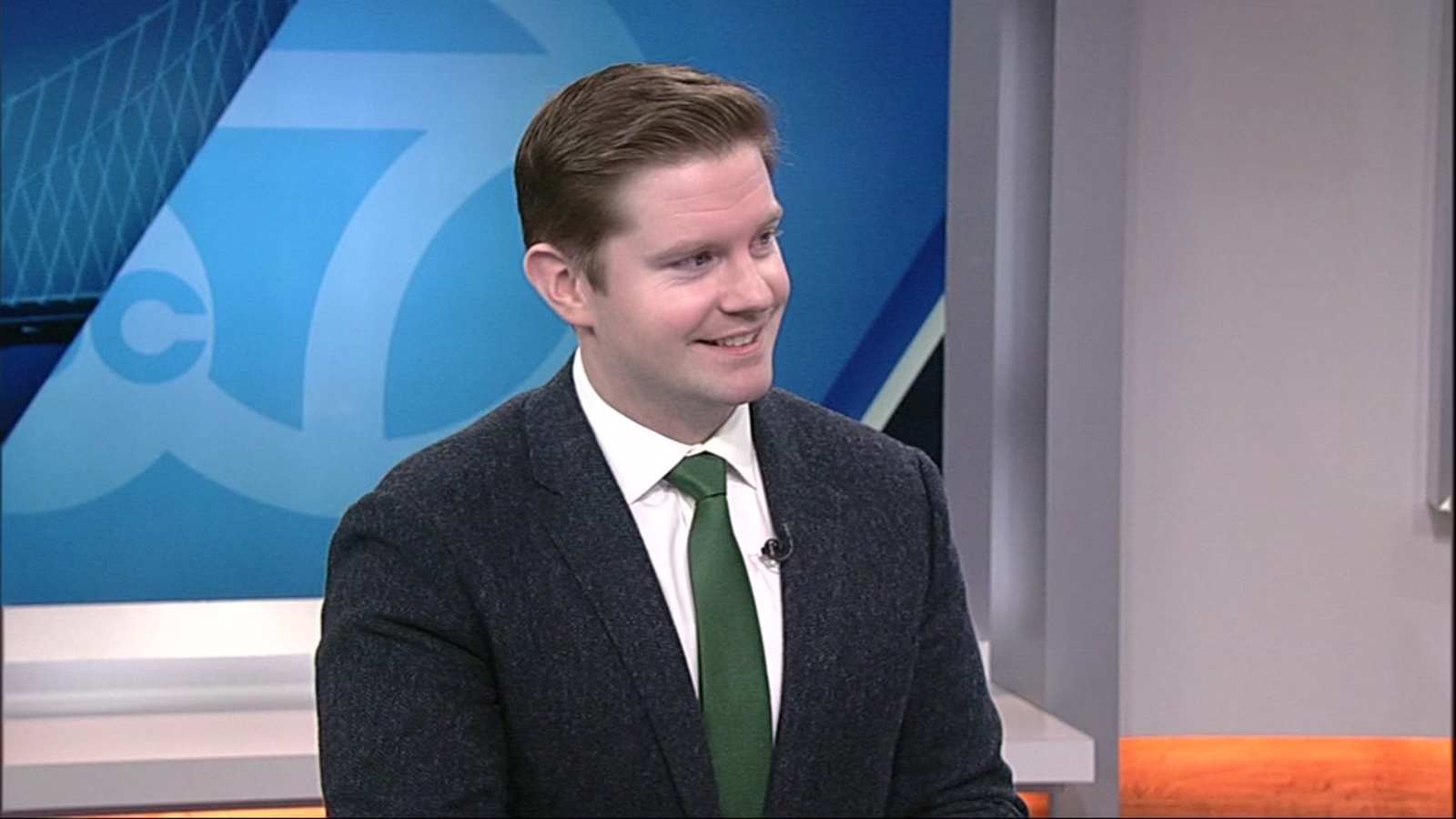 Broadway star Rory O'Malley sings his resume on the spot - ABC7 San ...