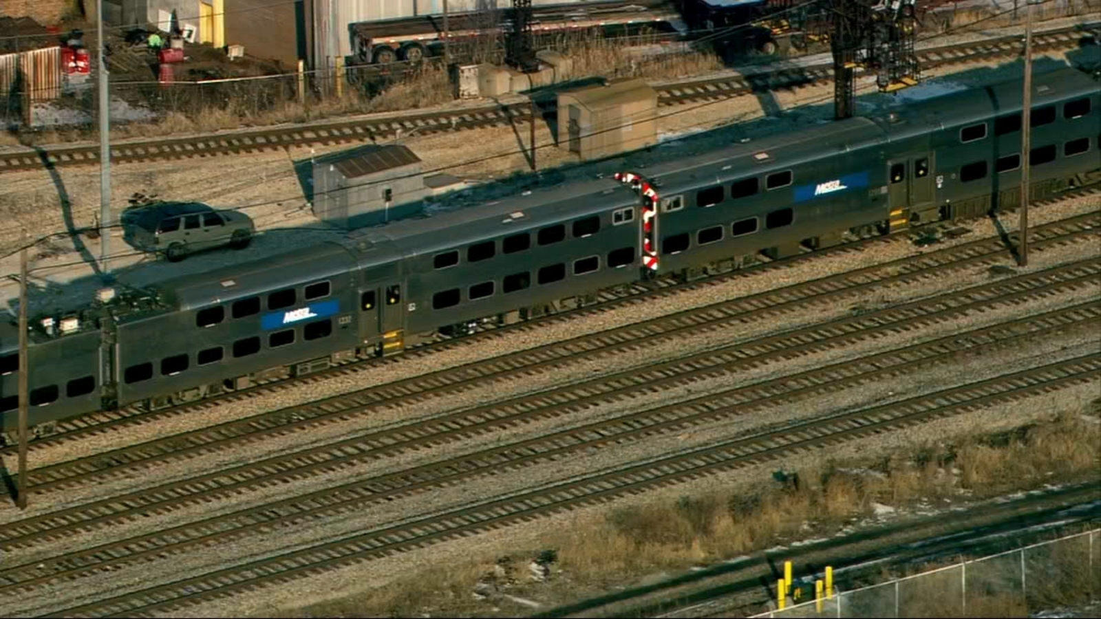 Pedestrian struck by Metra Electric train on Far South Side - ABC7 Chicago