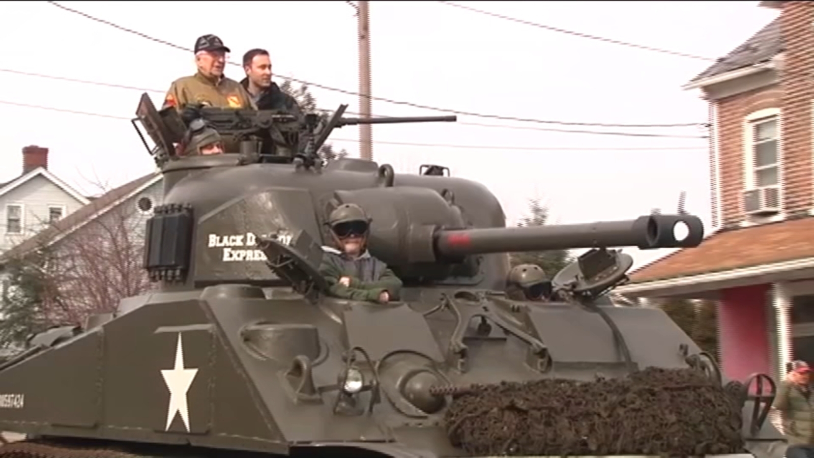World War II vet surprised with tank ride through the streets of ...