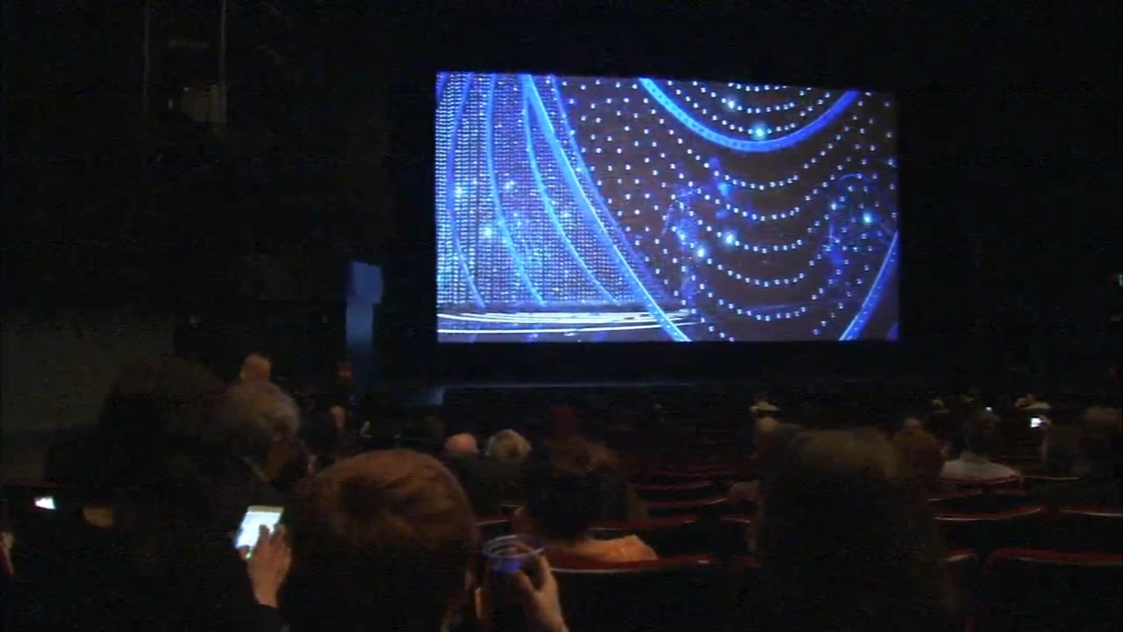 Movie lovers watch Oscars on the biggest screen around - 6abc Philadelphia