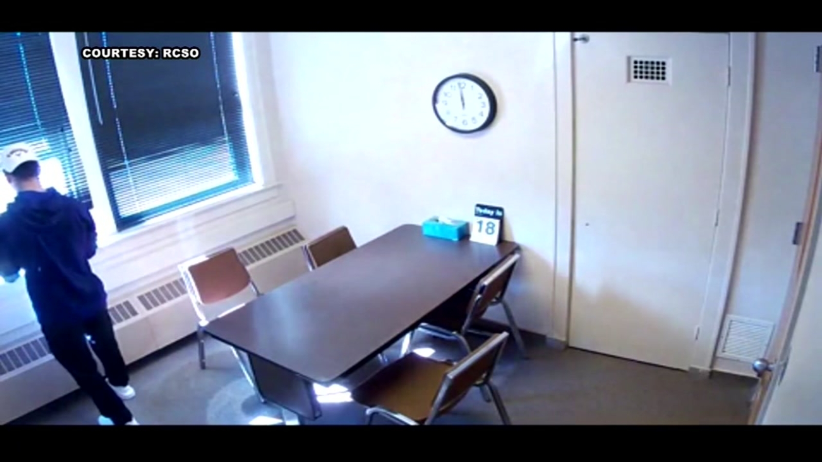 Handcuffed teen escapes custody in Wisconsin - ABC13 Houston