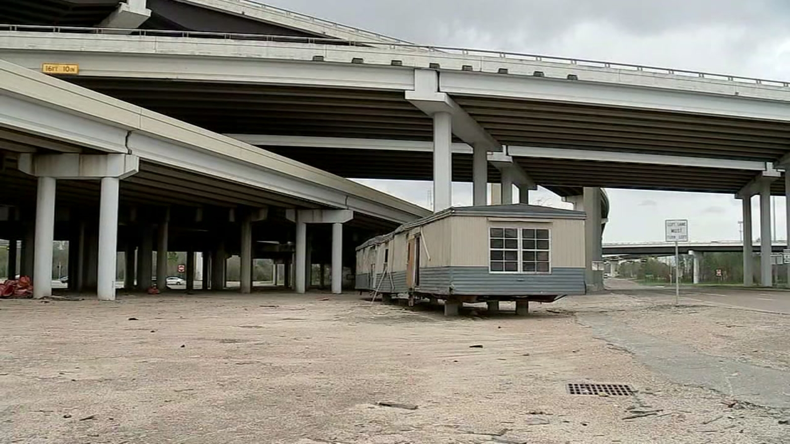 Abandoned mobile home dumped under East Freeway - ABC13 Houston