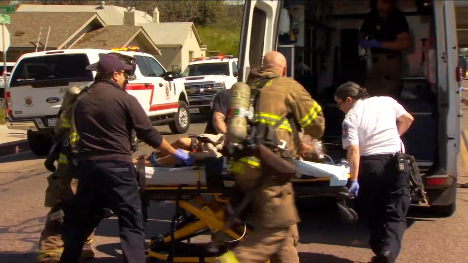 Crews investigate duplex fire that left Fresno woman unresponsive - ABC30 Fresno