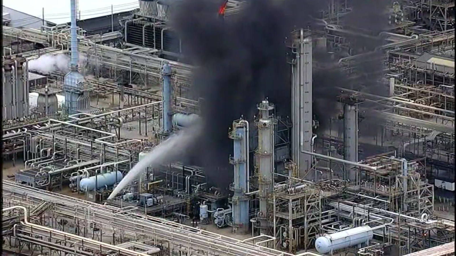 ExxonMobil is combating a fire at their Baytown plant - ABC13 Houston