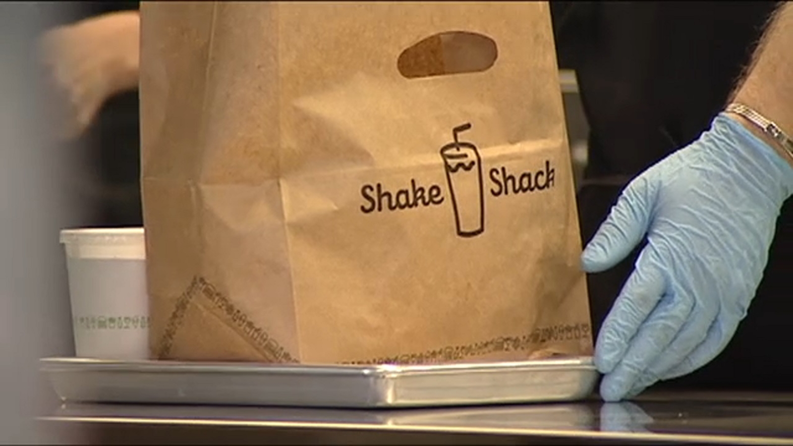 Shake Shack testing out four-day workweek for employees - ABC7 New York