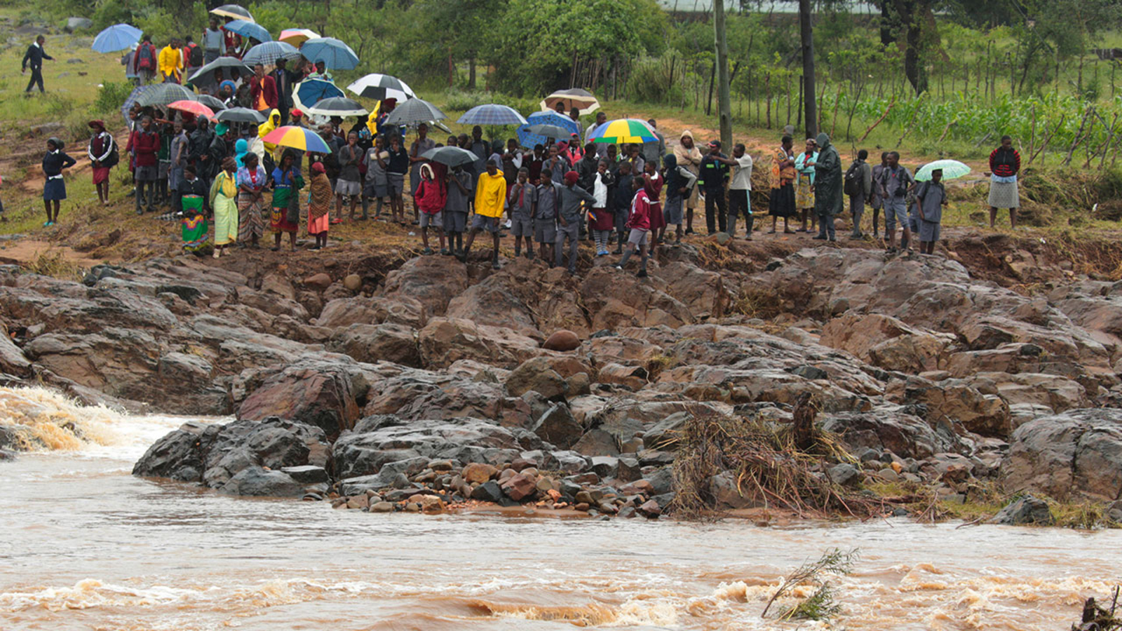 Cyclone Idai: 1,000 could be dead in Mozambique; Zimbabwe death toll ...