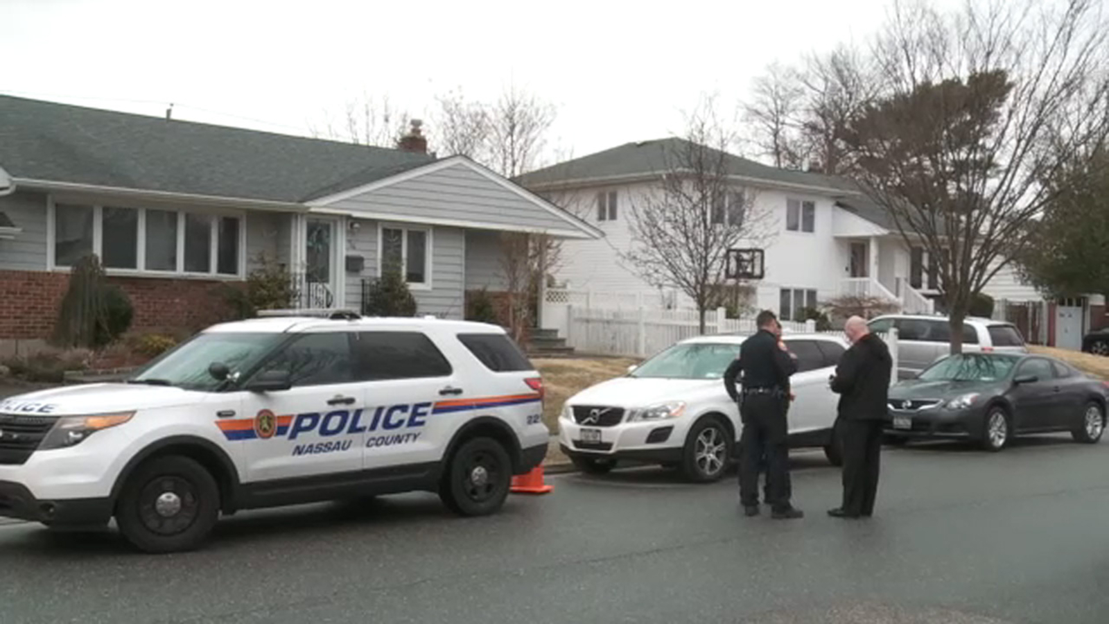 Police: Syosset man in custody after stabbing parents, killing mother ...