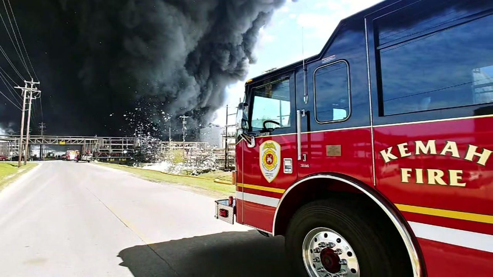 Inside look at Kemah FD's battle against Deer Park tank fire - ABC13 ...