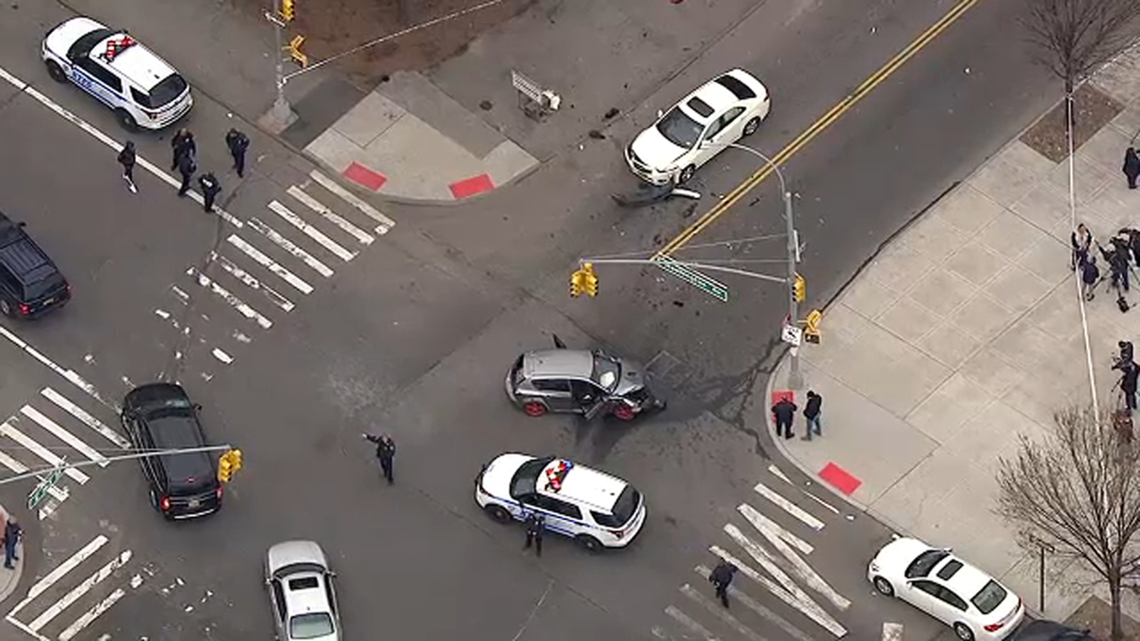 6 injured when driver fleeing from police crashes in Morrisania section ...
