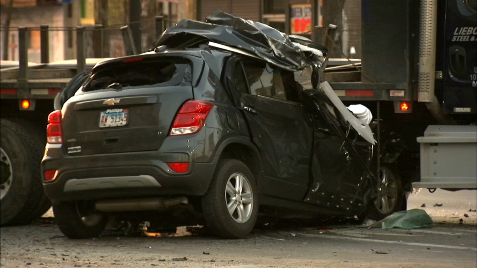 2 men die in West Side crash after driver runs red light, police say ...