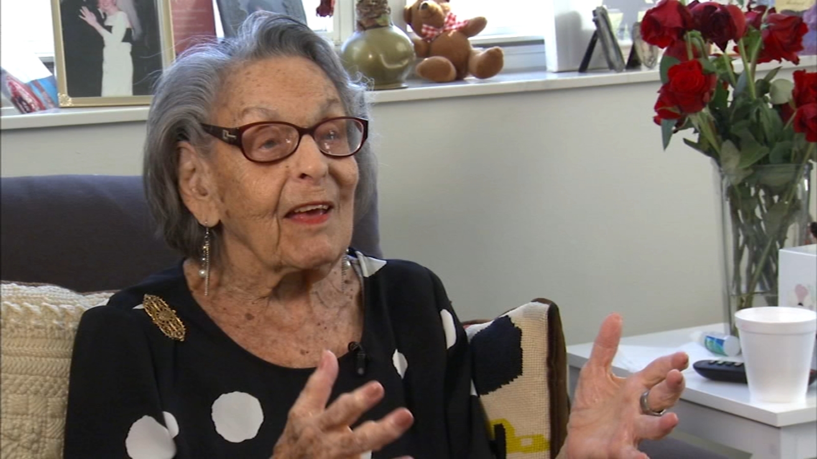 Art of Aging: Woman, 94, helps people through art therapy - 6abc ...