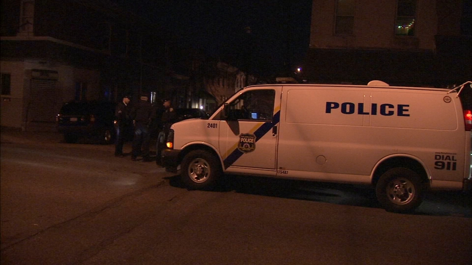 SWAT team surrounds Port Richmond home - 6abc Philadelphia