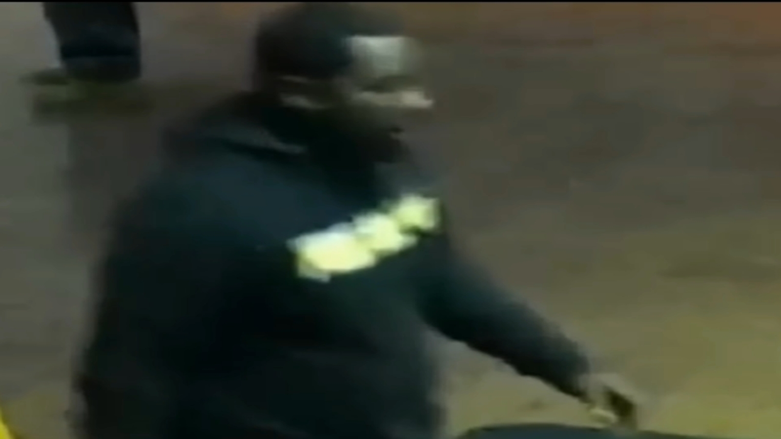 Philadelphia police seek suspect in unprovoked knife attack - 6abc ...