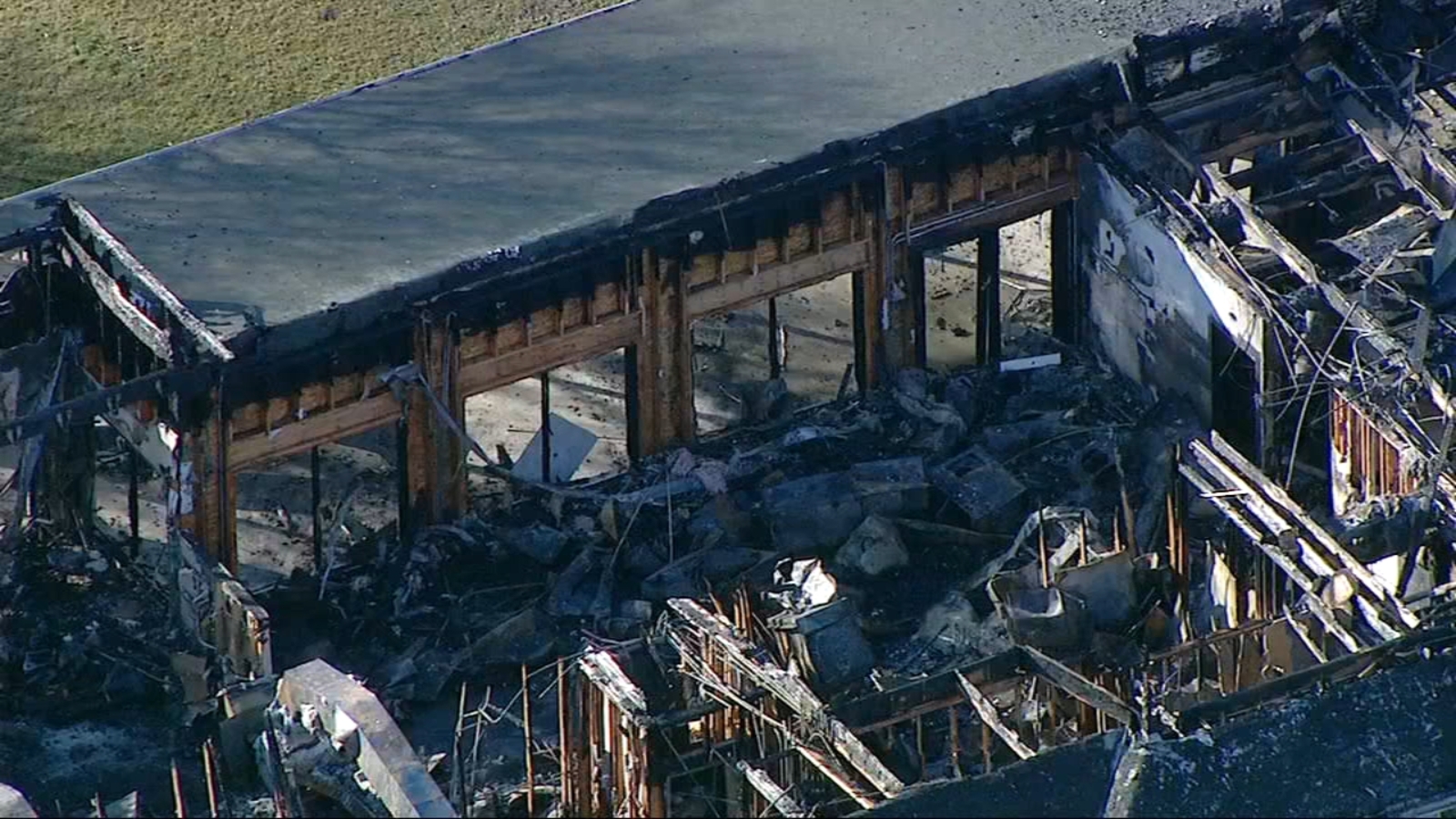Clubhouse at Nettle Creek Country Club destroyed by fire - ABC7 Chicago