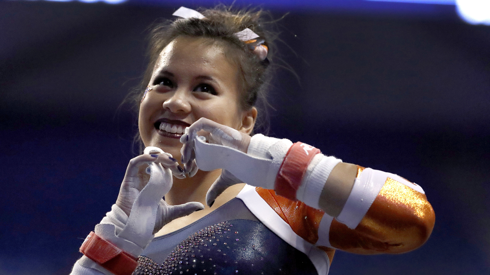 Auburn gymnast Samantha Cerio breaks both legs during floor routine ...