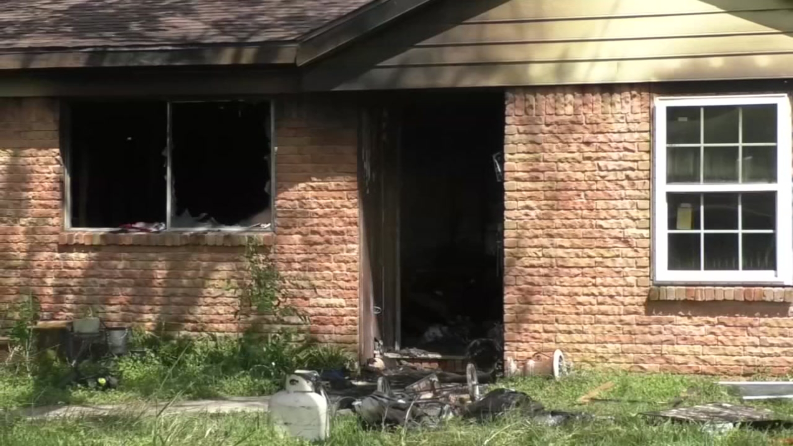 Woman killed in fire at abandoned Texas City home - ABC13 Houston
