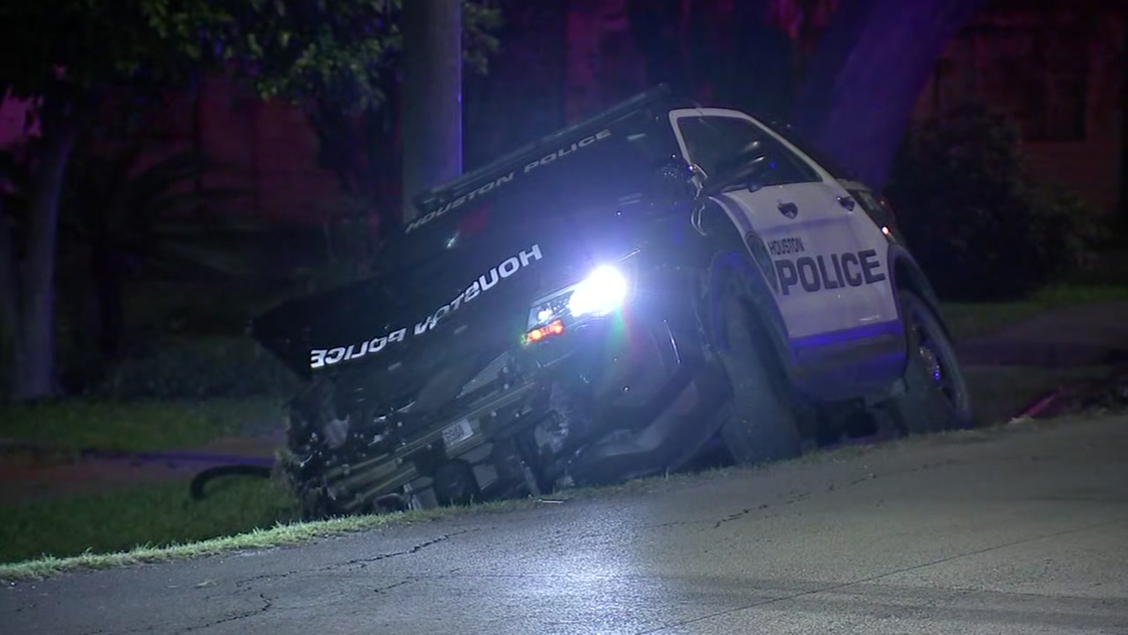 Houston police officers collide during chase in southeast Houston ...
