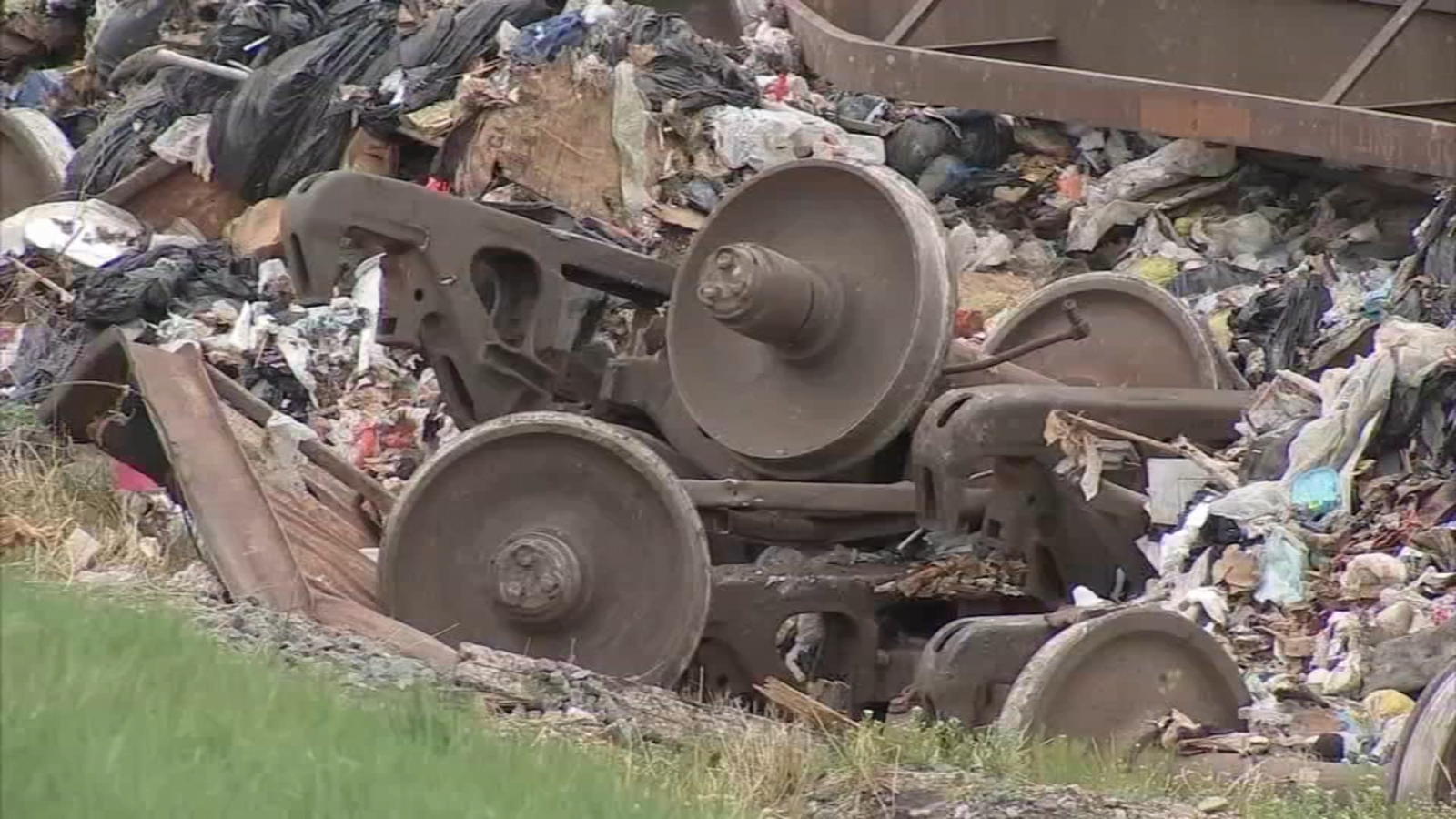 Stinky clean-up after train derails in Berks County - 6abc Philadelphia