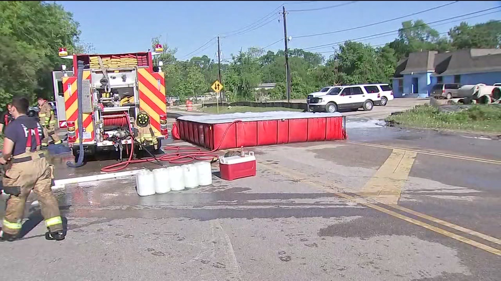 Sheldon and Houston fire departments extinguish large fire with no ...