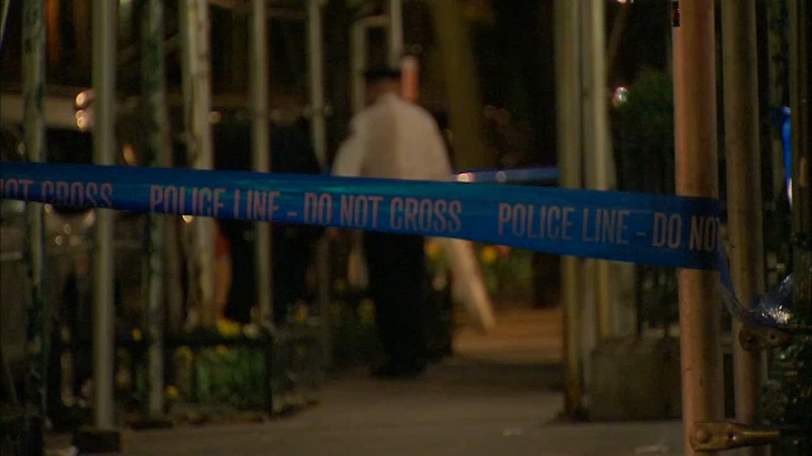 Search for gunman after 40-year-old man killed in Harlem - ABC7 New York