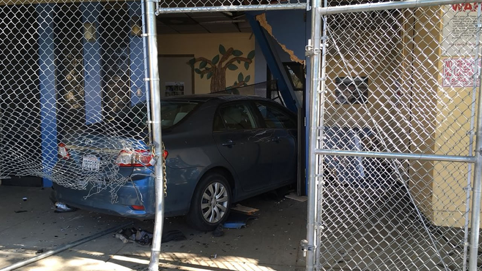 Oakland police say carjacking suspect deliberately crashed into pre ...