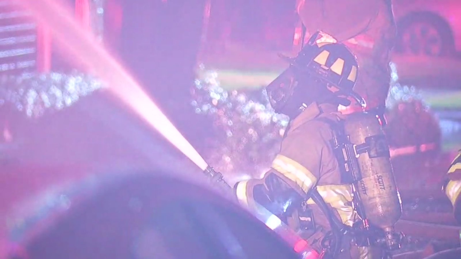 Firefighter injured during 3-alarm apartment fire in Montrose - ABC13 ...