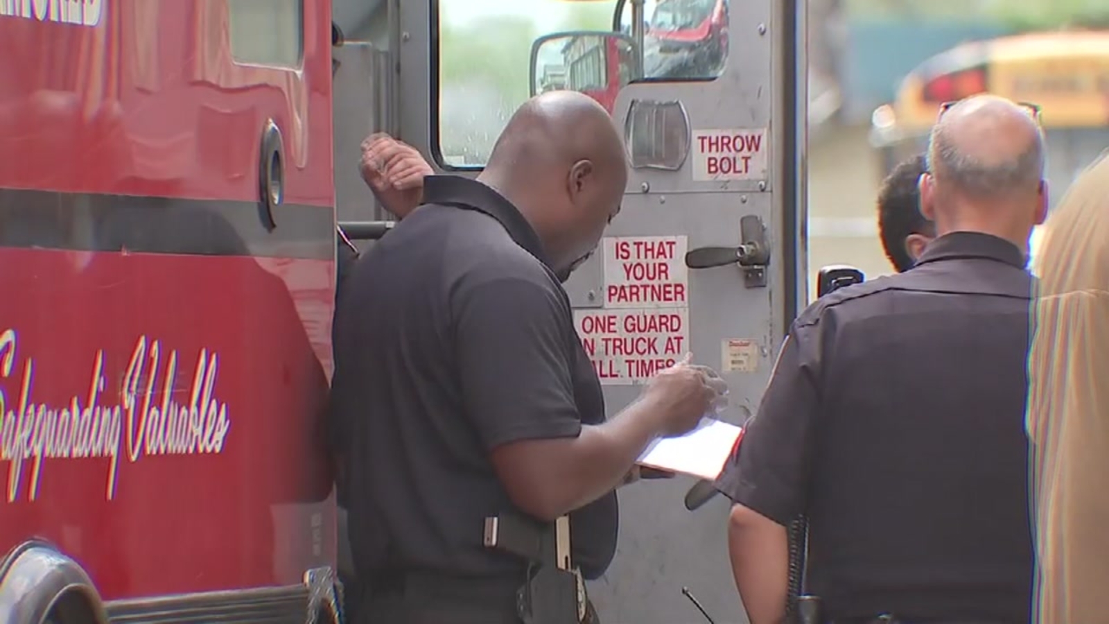 Thieves rob armored car outside Mexico Lindo Market in South Houston ...