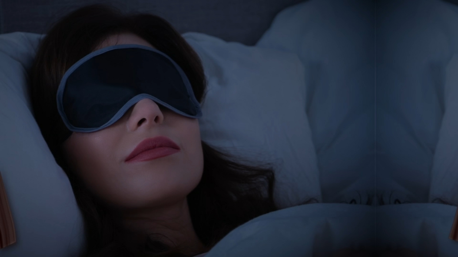 Affordable ways to make your bedroom pitch black for better sleep ...
