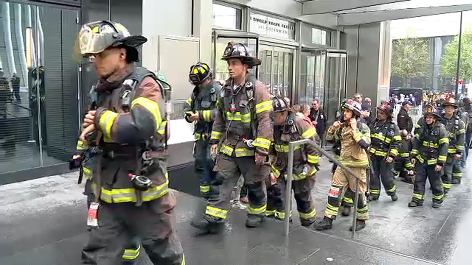 Firefighters take part in Memorial Stair Climb at 3 World Trade Center ...