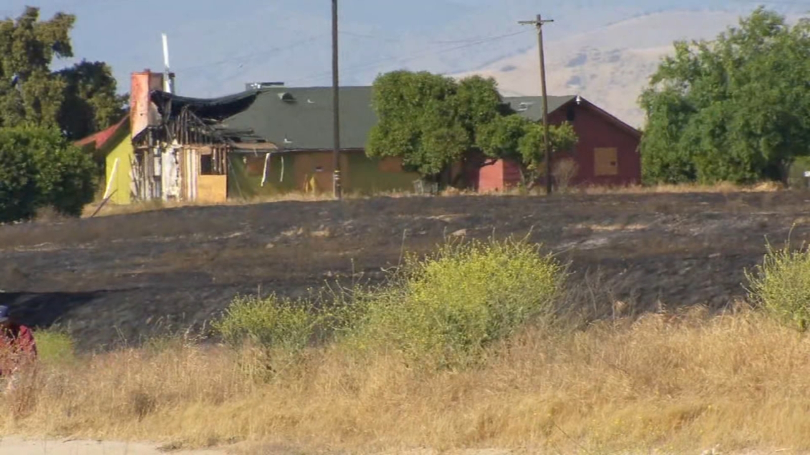 Crews put out 10 acre grass fire near Parlier - ABC30 Fresno