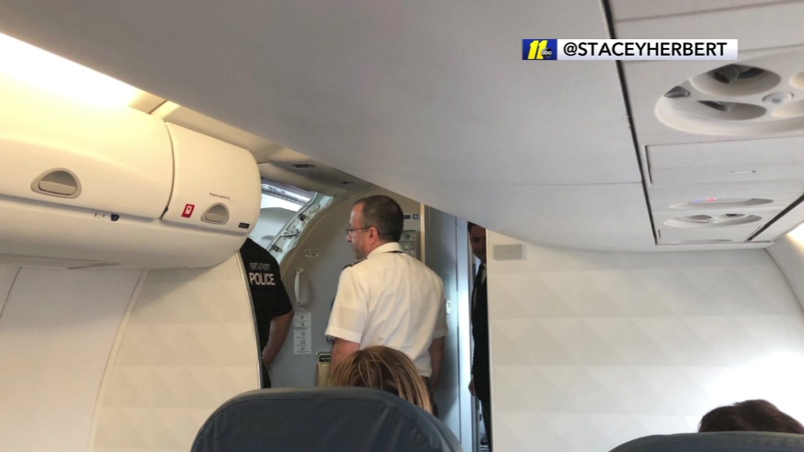 Passenger: Suicidal woman tried to open plane door on flight leaving ...