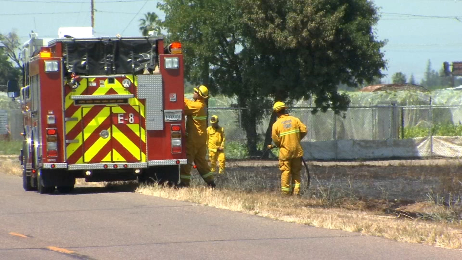Firefighters battle grass fire in Fresno County - ABC30 Fresno