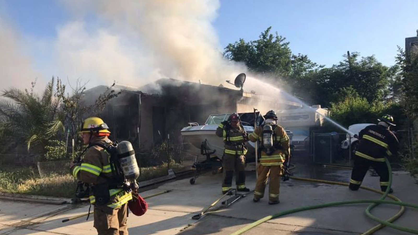Tulare Co. Fire, Farmersville Fire battle two-alarm structure fire - ABC30 Fresno