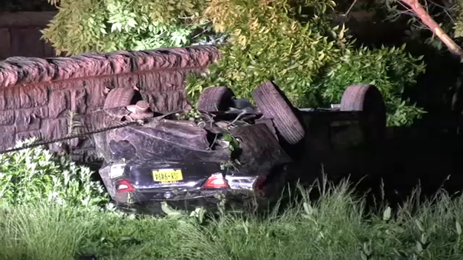 Off-duty New York City correction officer dies in Bronx River Parkway ...