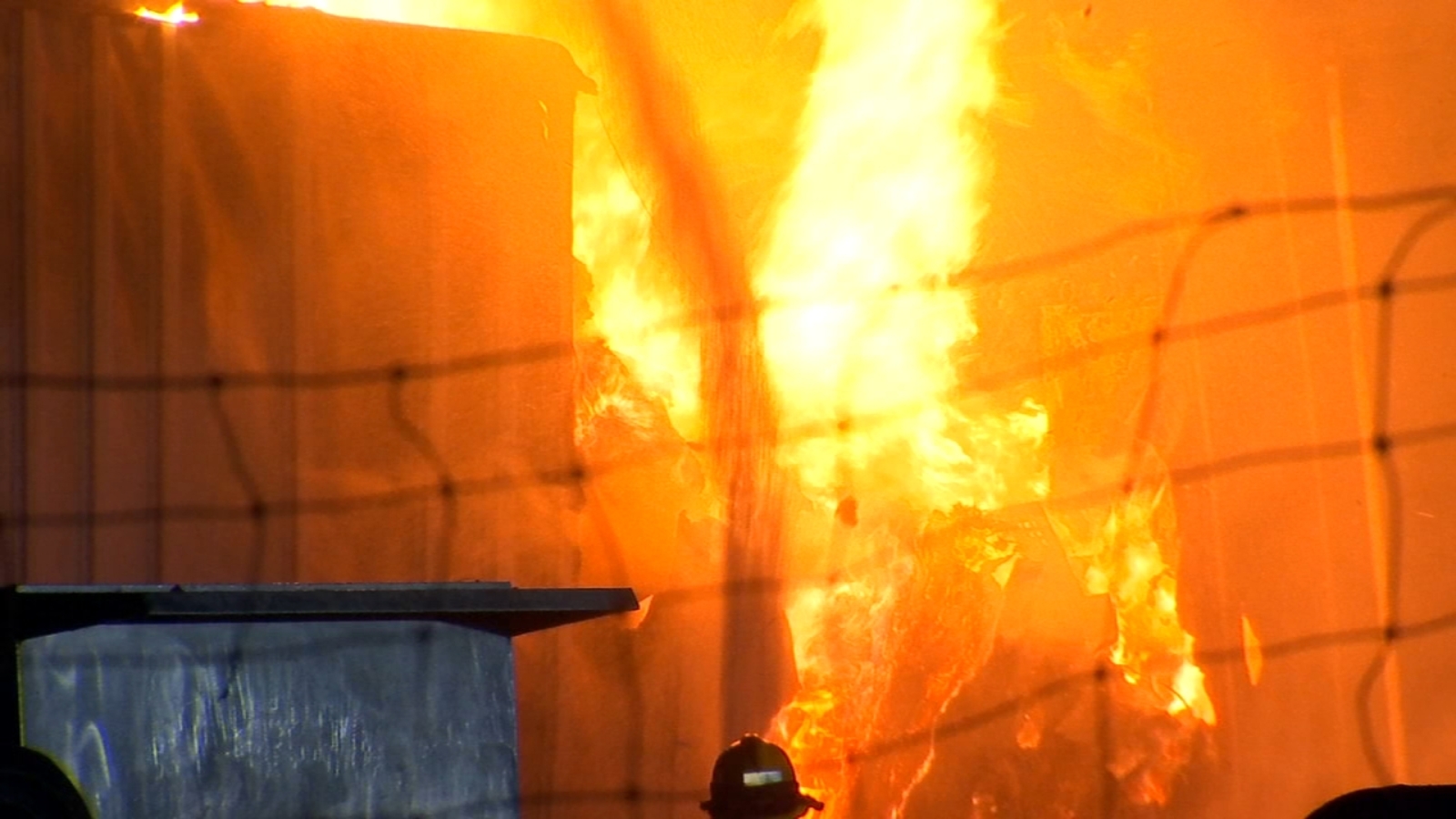Fire destroys several mobile homes and vehicles in Dos Palos - ABC30 Fresno