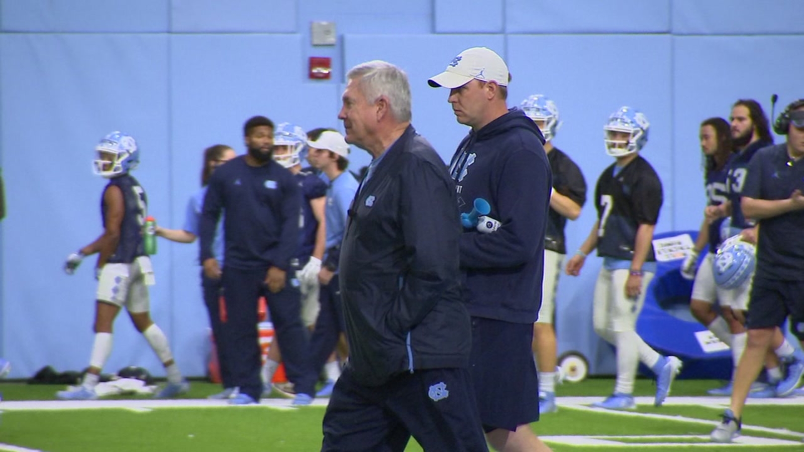 When the student becomes the surgeon? Mack Brown operated on by former ...