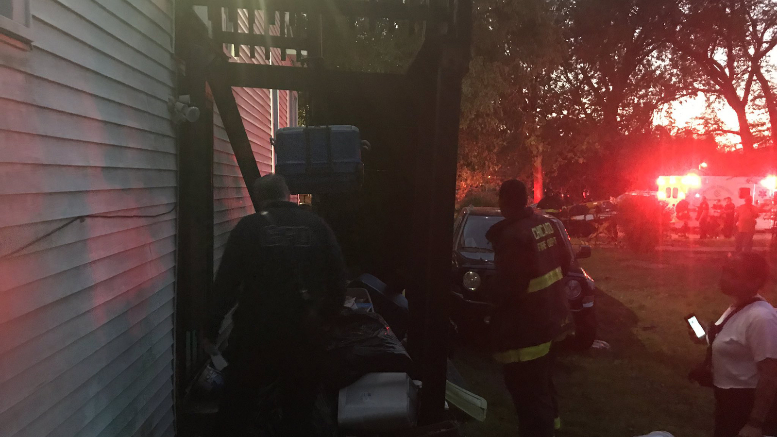 4 injured, including 2 children, in Morgan Park porch collapse - ABC7 ...