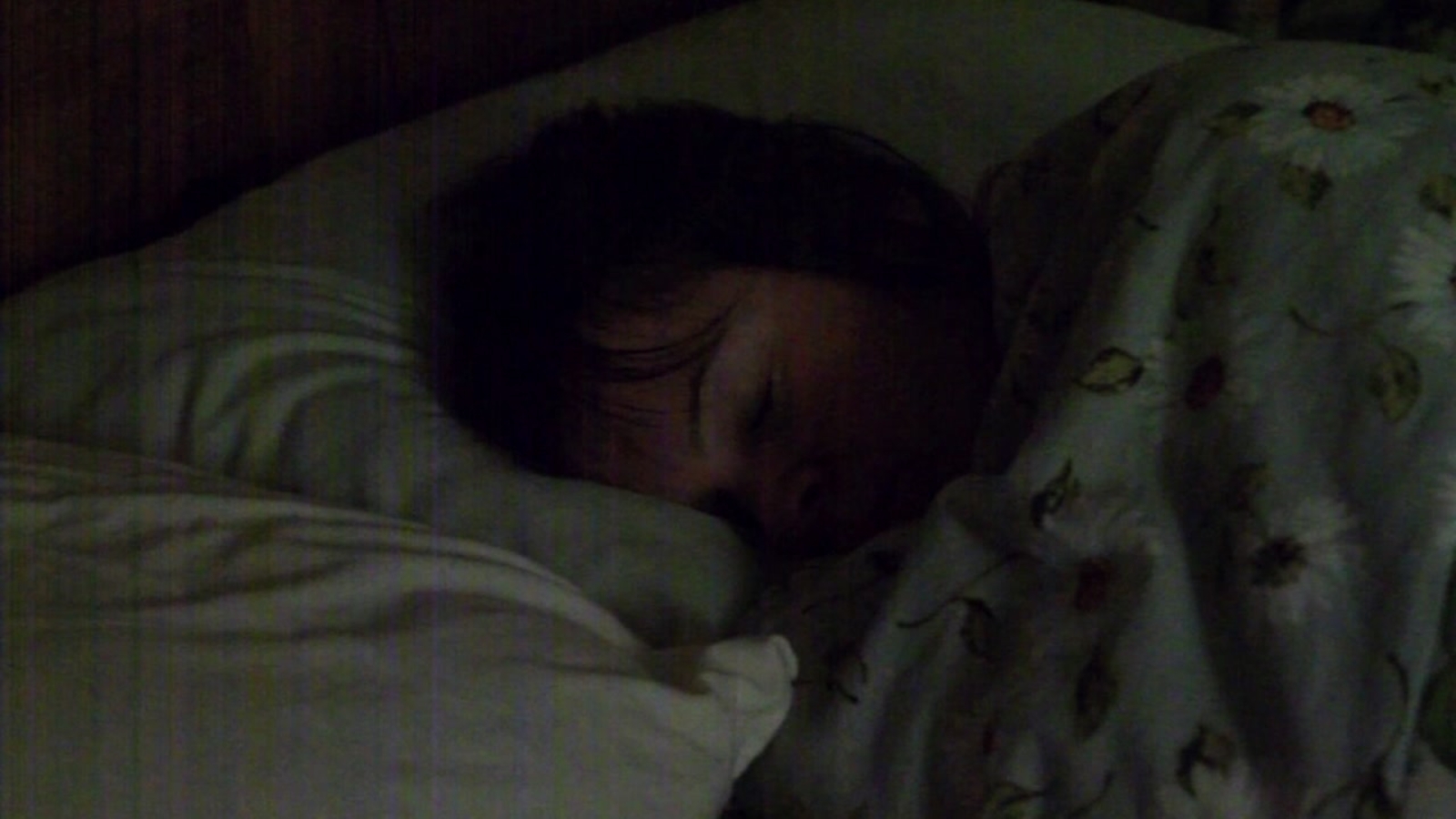 Sleeping with a light on could lead to weight gain in women, study says ...