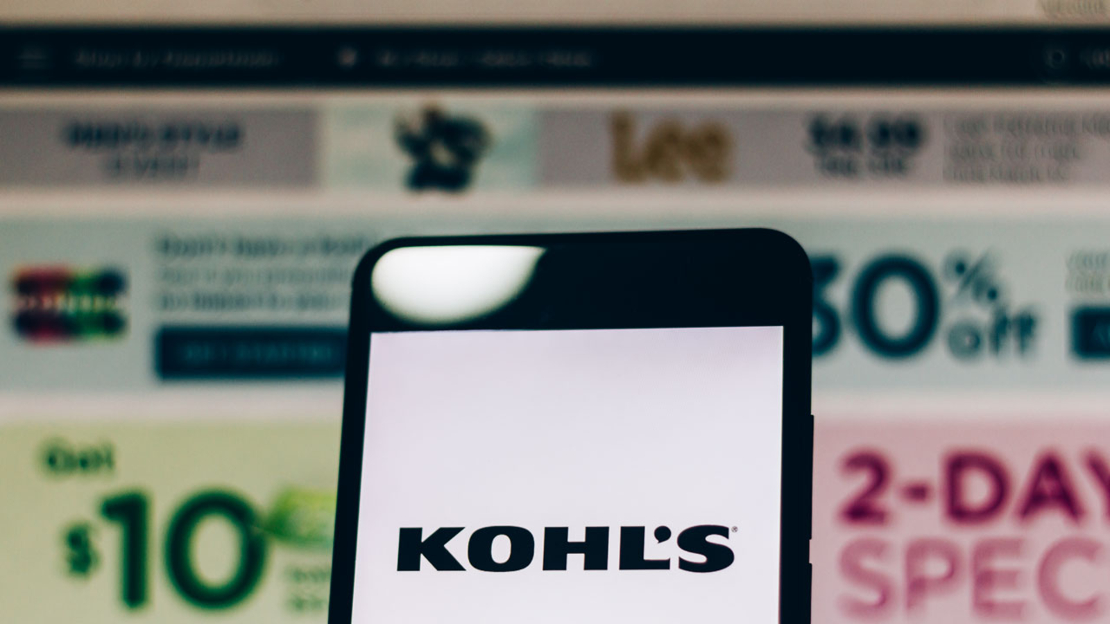 Wisconsin couple faces 45 years for selling $93K in Kohl's cash - ABC7 ...