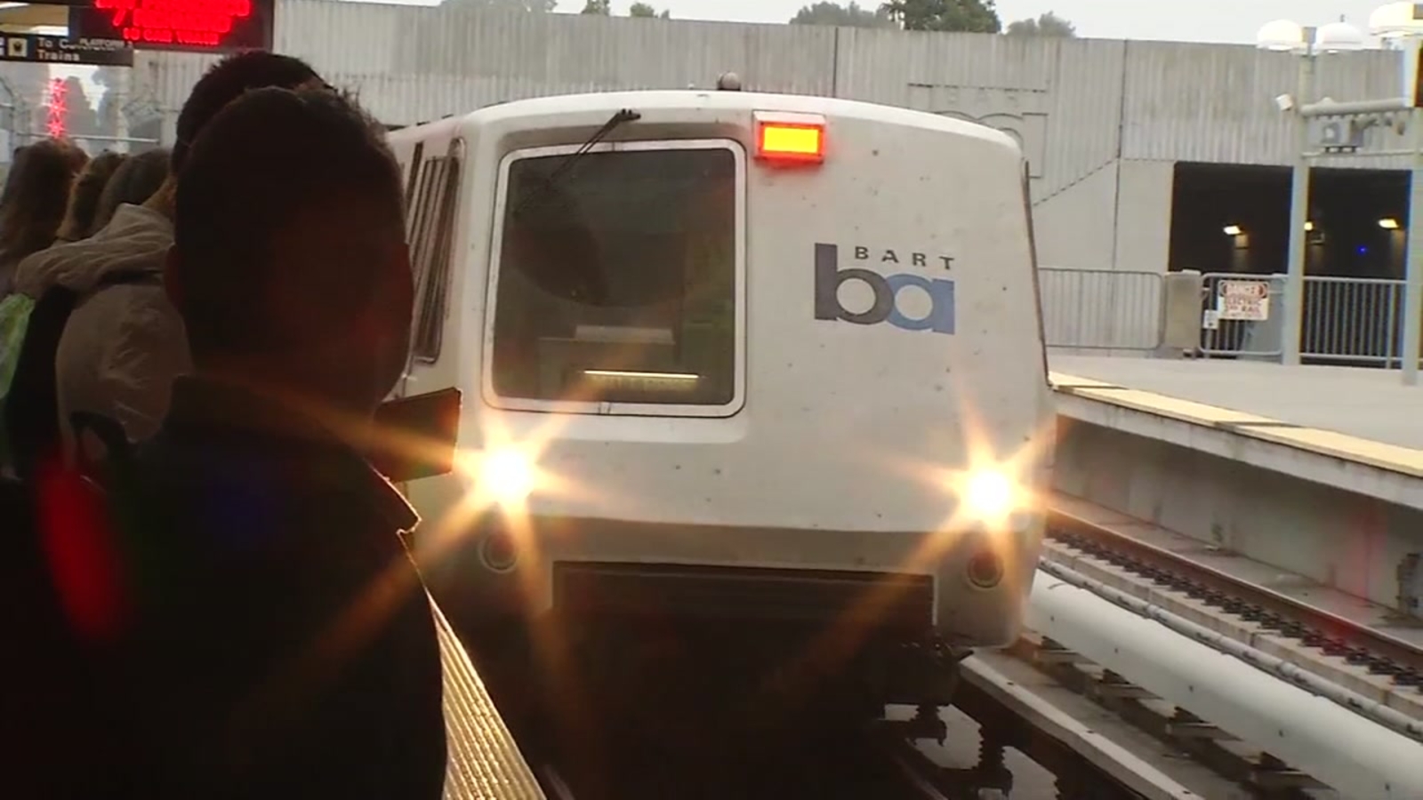 Heat wave triggers warped BART tracks, hot trains - ABC7 San Francisco