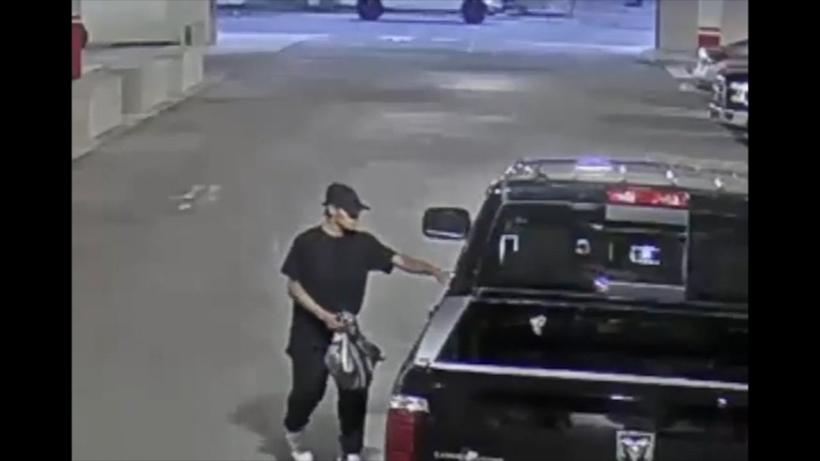 Robber With Knife Targets Woman Outside H E B Store In The Heights