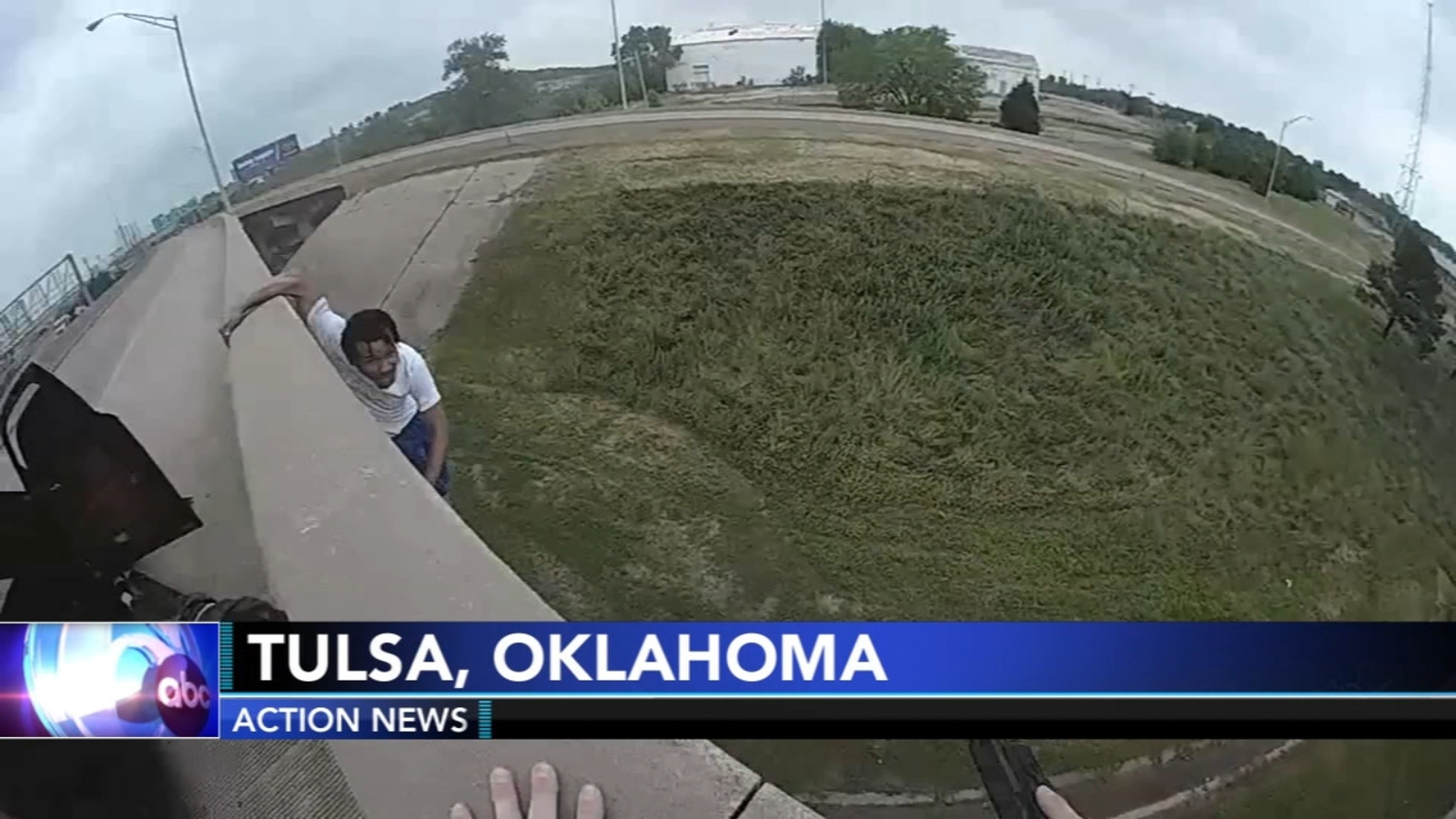 Body cam footage shows suspect fall off bridge while trying to escape ...