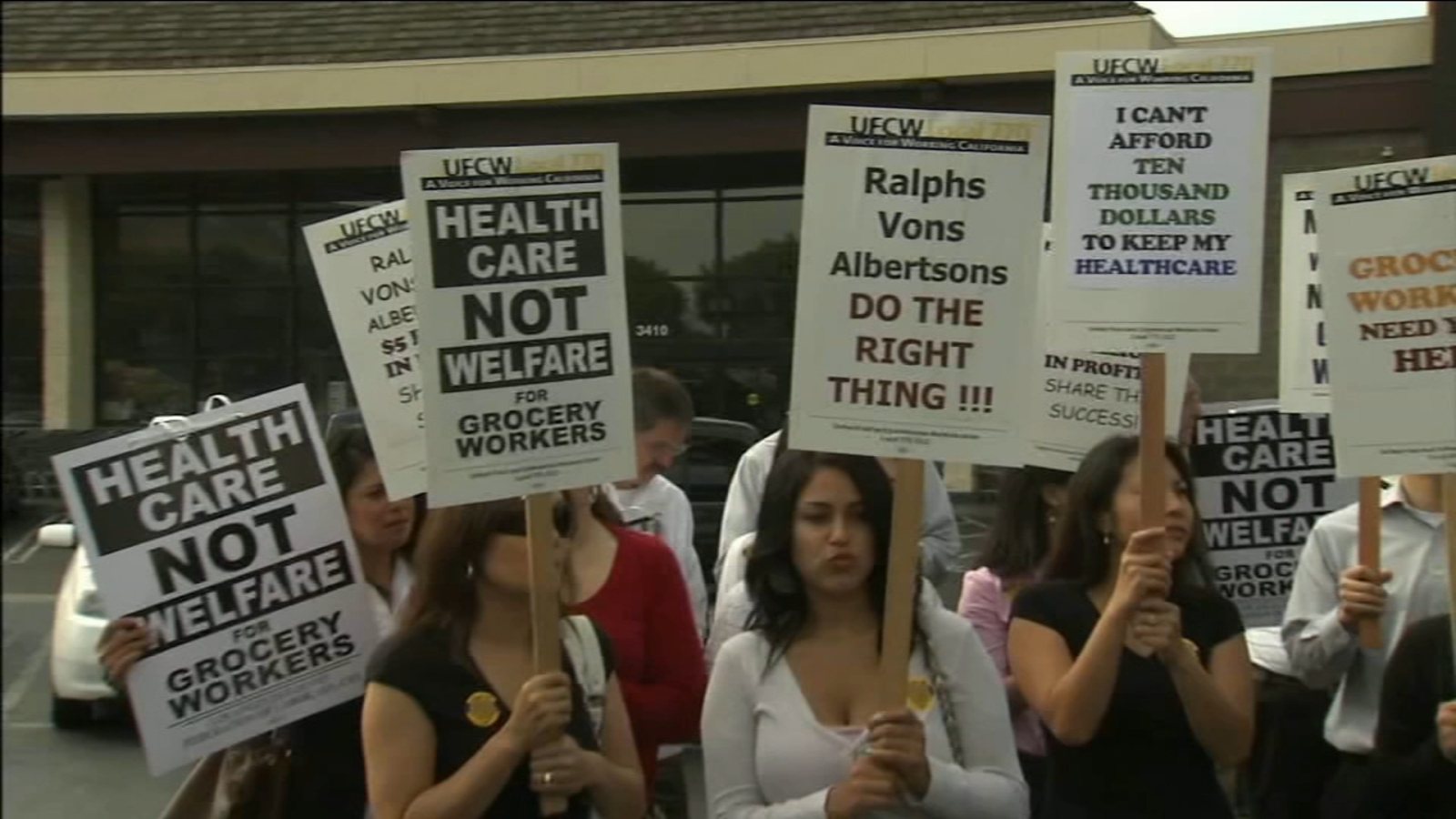 Supermarket workers vote to authorize strike at Southern California ...