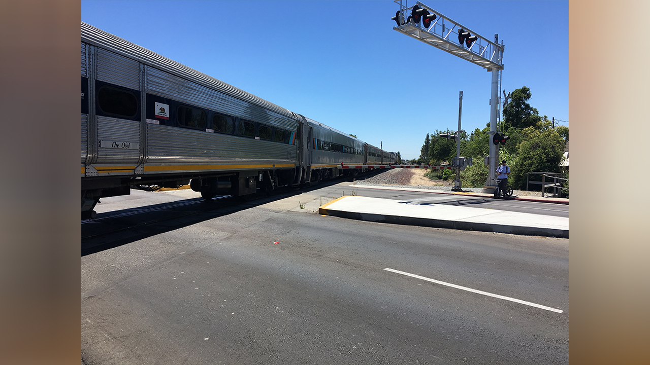 Woman Hit By Amtrak Train In Central Fresno Abc30 Fresno